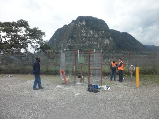Air pollution sampler installation in Papua New Guinea | ANSTO